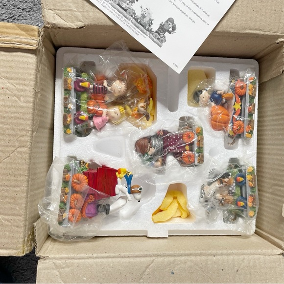Danbury Mint | Holiday | Danbury Mint Peanuts Pumpkin Patch Train ...